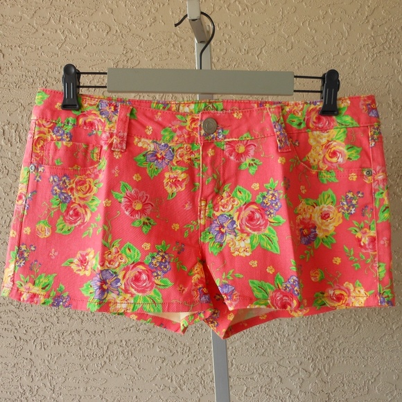 Wallflower | Shorts | Floral Short Shorts 5 Pocket Nwot | Poshmark